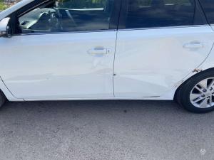White Toyota Auris 2014 in Taurage, with an engine capacity of 1.80 L and mileage of 356 thousand km for 4600 €, photo 8 on AUTOMOTO.COM.LV