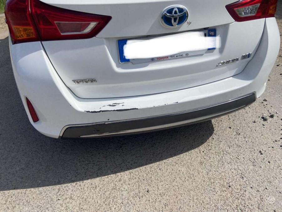 White Toyota Auris 2014 in Taurage, with an engine capacity of 1.80 L and mileage of 356 thousand km for 4600 €, photo 9 on AUTOMOTO.COM.LV