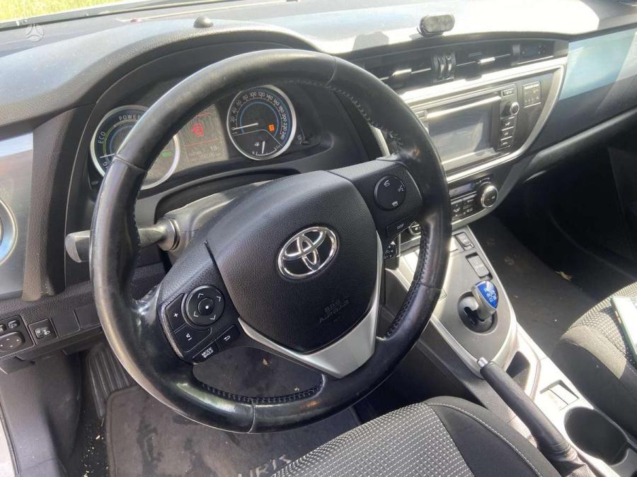 White Toyota Auris 2014 in Taurage, with an engine capacity of 1.80 L and mileage of 356 thousand km for 4600 €, photo 13 on AUTOMOTO.COM.LV