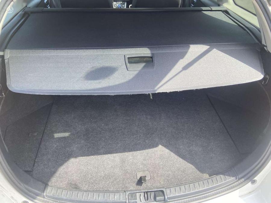 White Toyota Auris 2014 in Taurage, with an engine capacity of 1.80 L and mileage of 356 thousand km for 4600 €, photo 14 on AUTOMOTO.COM.LV