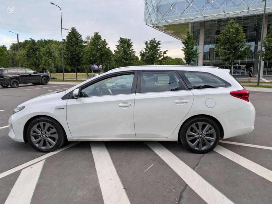 Balts Toyota Auris 2014 Kauņa, ar dzinēja tilpumu 1.80 L un nobraukumu 189 tūkst. km par 8799 €, foto 5 vietnē AUTOMOTO.COM.LV