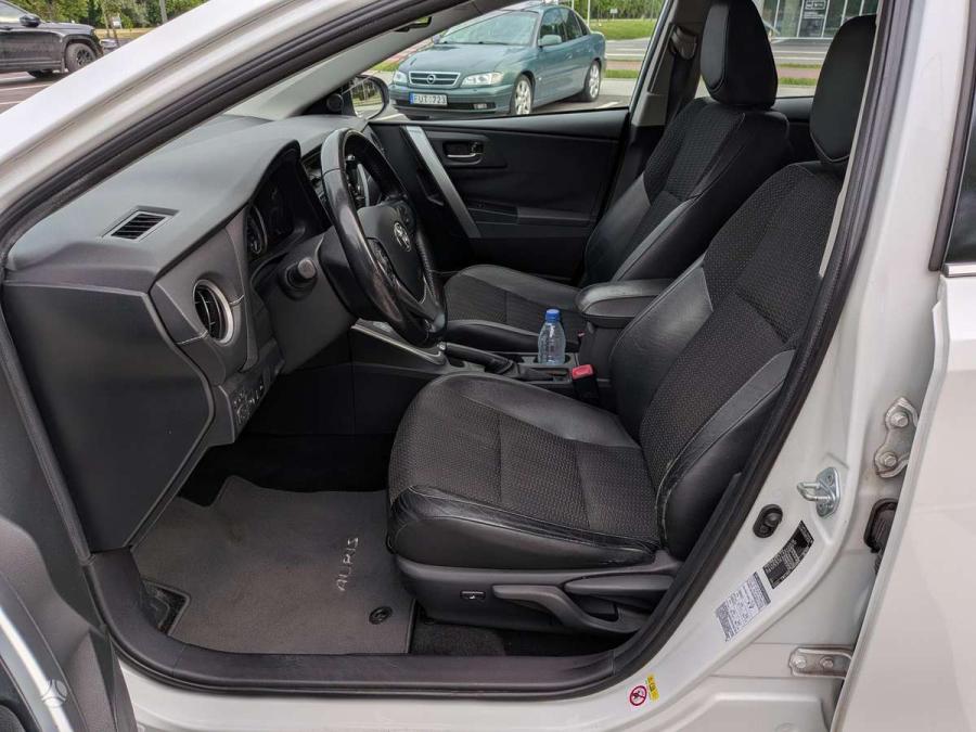 Balts Toyota Auris 2014 Kauņa, ar dzinēja tilpumu 1.80 L un nobraukumu 189 tūkst. km par 8799 €, foto 7 vietnē AUTOMOTO.COM.LV