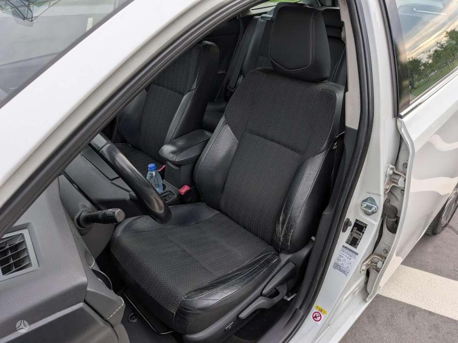 Balts Toyota Auris 2014 Kauņa, ar dzinēja tilpumu 1.80 L un nobraukumu 189 tūkst. km par 8799 €, foto 8 vietnē AUTOMOTO.COM.LV