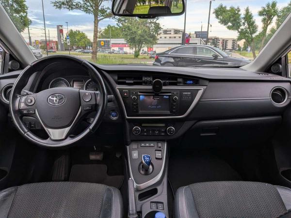 White Toyota Auris 2014 in Kaunas, with an engine capacity of 1.80 L and mileage of 189 thousand km for 8799 €, photo 8 on AUTOMOTO.COM.LV