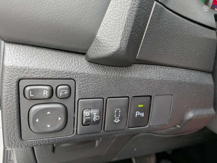 Balts Toyota Auris 2014 Kauņa, ar dzinēja tilpumu 1.80 L un nobraukumu 189 tūkst. km par 8799 €, foto 13 vietnē AUTOMOTO.COM.LV