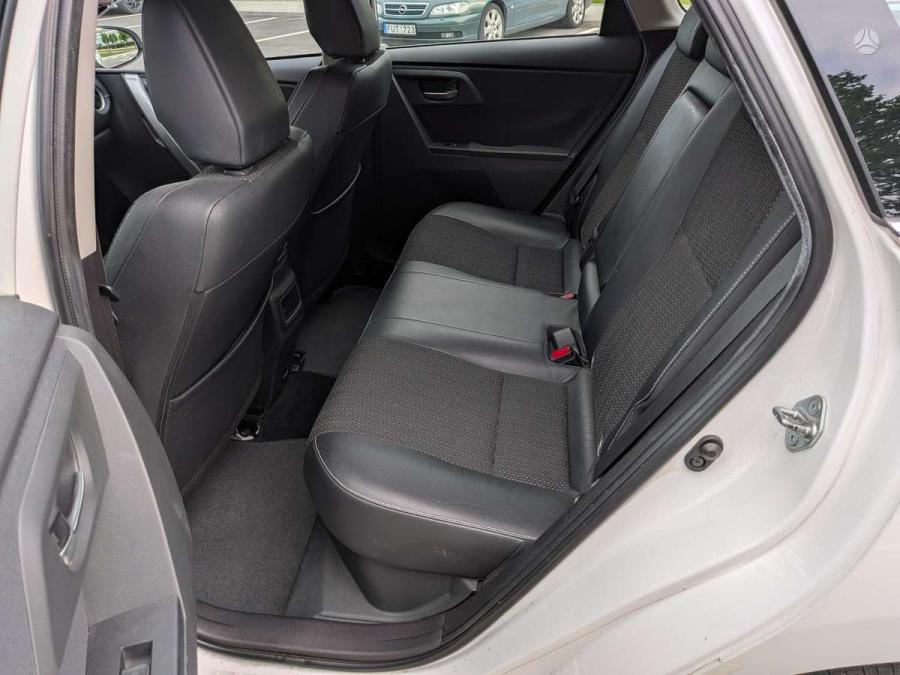 Balts Toyota Auris 2014 Kauņa, ar dzinēja tilpumu 1.80 L un nobraukumu 189 tūkst. km par 8799 €, foto 14 vietnē AUTOMOTO.COM.LV