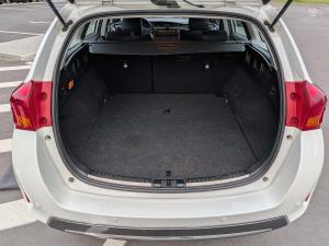 Balts Toyota Auris 2014 Kauņa, ar dzinēja tilpumu 1.80 L un nobraukumu 189 tūkst. km par 8799 €, foto 15 vietnē AUTOMOTO.COM.LV