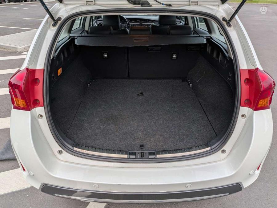 Balts Toyota Auris 2014 Kauņa, ar dzinēja tilpumu 1.80 L un nobraukumu 189 tūkst. km par 8799 €, foto 15 vietnē AUTOMOTO.COM.LV