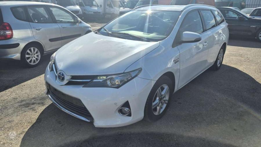 Balts Toyota Auris 2014 Kauņa, ar dzinēja tilpumu 1.80 L un nobraukumu 249 tūkst. km par 4600 €, foto 1 vietnē AUTOMOTO.COM.LV