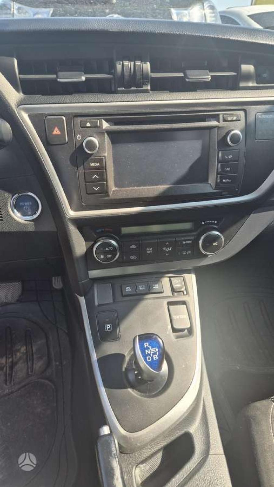 Balts Toyota Auris 2014 Kauņa, ar dzinēja tilpumu 1.80 L un nobraukumu 249 tūkst. km par 4600 €, foto 9 vietnē AUTOMOTO.COM.LV