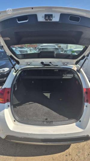 Balts Toyota Auris 2014 Kauņa, ar dzinēja tilpumu 1.80 L un nobraukumu 249 tūkst. km par 4600 €, foto 11 vietnē AUTOMOTO.COM.LV