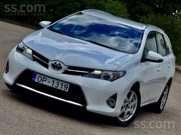 Balts Toyota Auris 2014 Rīga, ar dzinēja tilpumu 1.60 L un nobraukumu 175 tūkst. km par 7490 €, foto 1 vietnē AUTOMOTO.COM.LV