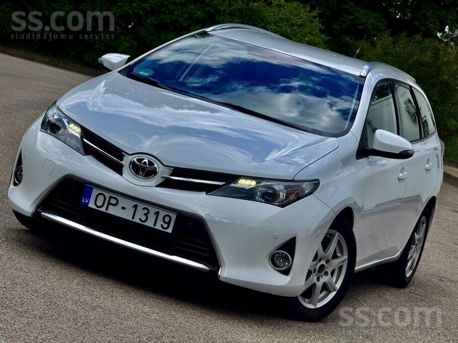 Balts Toyota Auris 2014 Rīga, ar dzinēja tilpumu 1.60 L un nobraukumu 175 tūkst. km par 7490 €, foto 1 vietnē AUTOMOTO.COM.LV