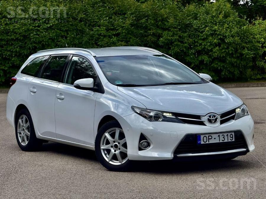 Balts Toyota Auris 2014 Rīga, ar dzinēja tilpumu 1.60 L un nobraukumu 175 tūkst. km par 7490 €, foto 3 vietnē AUTOMOTO.COM.LV