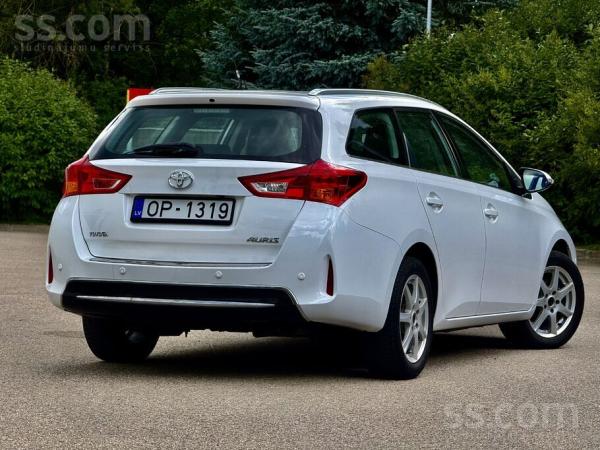 Balts Toyota Auris 2014 Rīga, ar dzinēja tilpumu 1.60 L un nobraukumu 175 tūkst. km par 7490 €, foto 3 vietnē AUTOMOTO.COM.LV