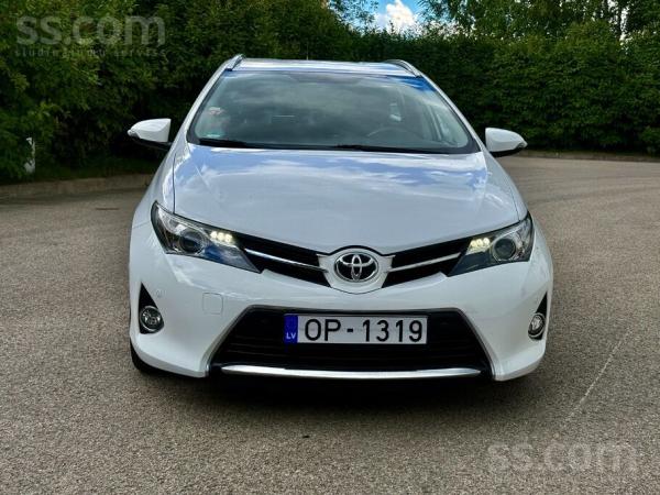 Balts Toyota Auris 2014 Rīga, ar dzinēja tilpumu 1.60 L un nobraukumu 175 tūkst. km par 7490 €, foto 6 vietnē AUTOMOTO.COM.LV