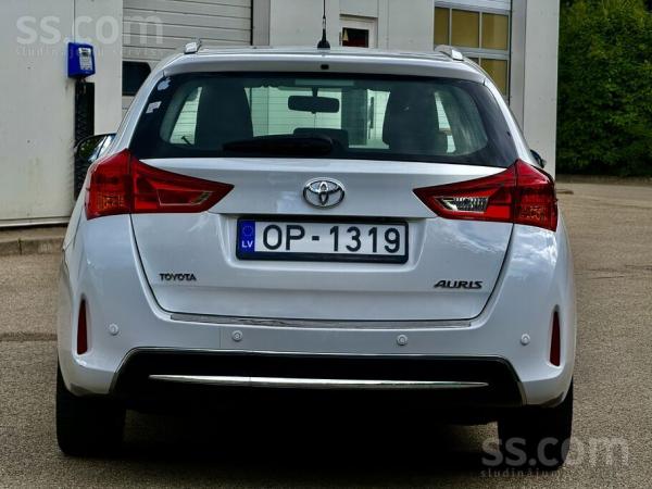 Balts Toyota Auris 2014 Rīga, ar dzinēja tilpumu 1.60 L un nobraukumu 175 tūkst. km par 7490 €, foto 7 vietnē AUTOMOTO.COM.LV