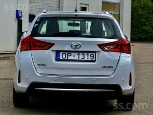 Balts Toyota Auris 2014 Rīga, ar dzinēja tilpumu 1.60 L un nobraukumu 175 tūkst. km par 7490 €, foto 8 vietnē AUTOMOTO.COM.LV