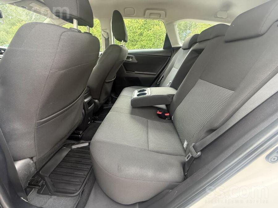 Balts Toyota Auris 2014 Rīga, ar dzinēja tilpumu 1.60 L un nobraukumu 175 tūkst. km par 7490 €, foto 13 vietnē AUTOMOTO.COM.LV