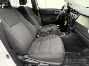 Balts Toyota Auris 2014 Rīga, ar dzinēja tilpumu 1.60 L un nobraukumu 175 tūkst. km par 7490 €, foto 17 vietnē AUTOMOTO.COM.LV