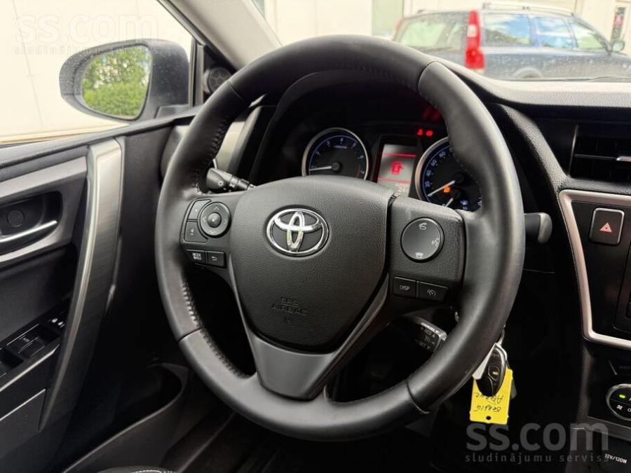 Balts Toyota Auris 2014 Rīga, ar dzinēja tilpumu 1.60 L un nobraukumu 175 tūkst. km par 7490 €, foto 22 vietnē AUTOMOTO.COM.LV