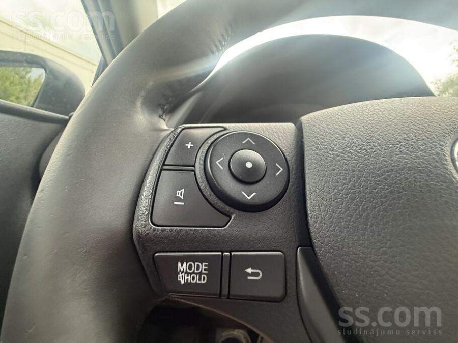 Balts Toyota Auris 2014 Rīga, ar dzinēja tilpumu 1.60 L un nobraukumu 175 tūkst. km par 7490 €, foto 32 vietnē AUTOMOTO.COM.LV