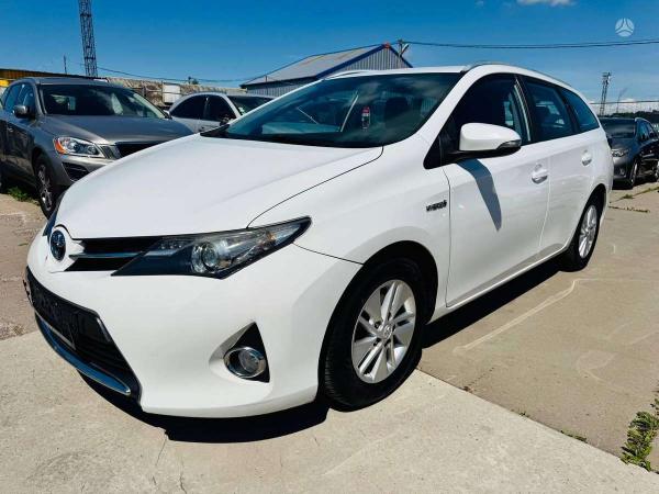 Balts Toyota Auris 2014 Kauņa, ar dzinēja tilpumu 1.80 L un nobraukumu 294 tūkst. km par 8500 €, foto 1 vietnē AUTOMOTO.COM.LV