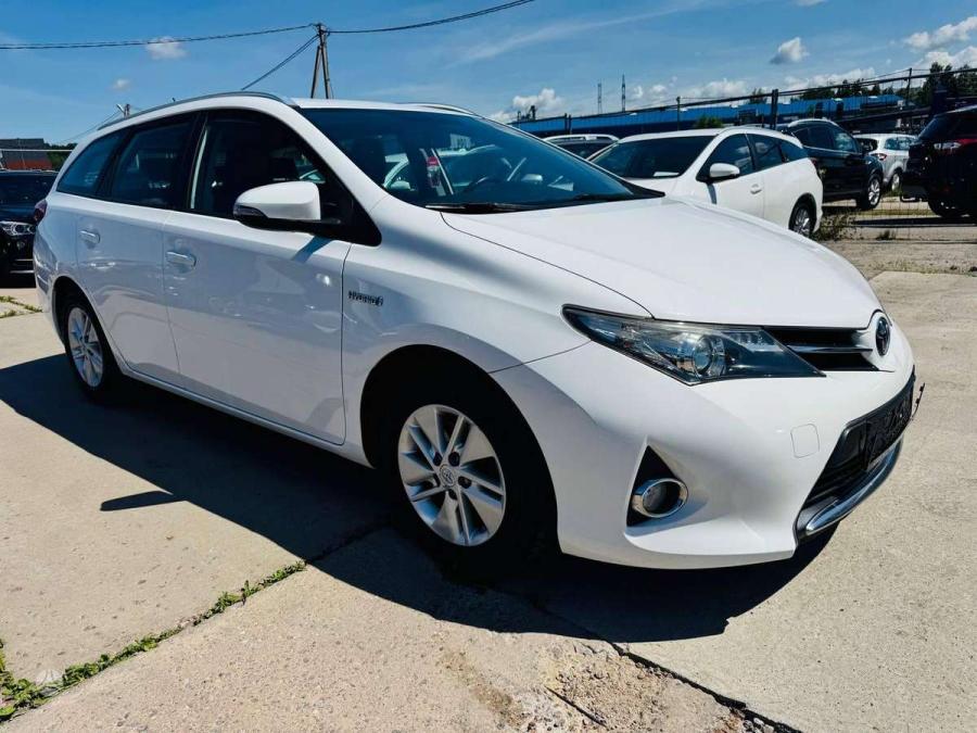 Balts Toyota Auris 2014 Kauņa, ar dzinēja tilpumu 1.80 L un nobraukumu 294 tūkst. km par 8500 €, foto 4 vietnē AUTOMOTO.COM.LV