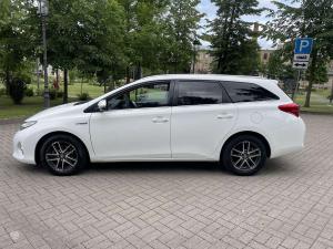 White Toyota Auris 2014 in Siauliai, with an engine capacity of 1.80 L and mileage of 335 thousand km for 6650 €, photo 3 on AUTOMOTO.COM.LV