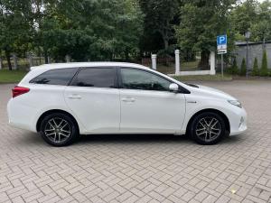 White Toyota Auris 2014 in Siauliai, with an engine capacity of 1.80 L and mileage of 335 thousand km for 6650 €, photo 7 on AUTOMOTO.COM.LV