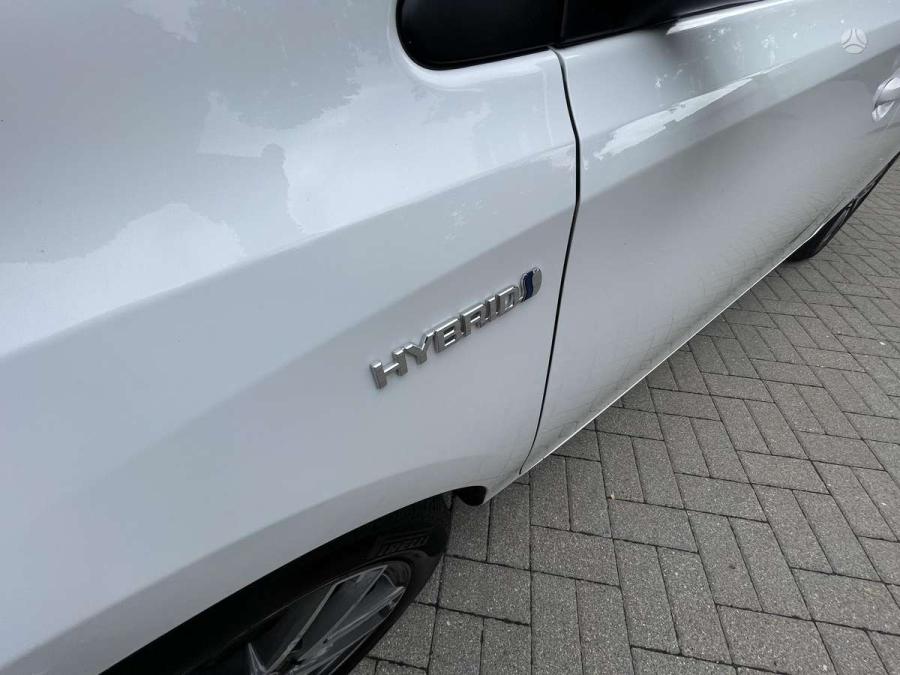 White Toyota Auris 2014 in Siauliai, with an engine capacity of 1.80 L and mileage of 335 thousand km for 6650 €, photo 10 on AUTOMOTO.COM.LV
