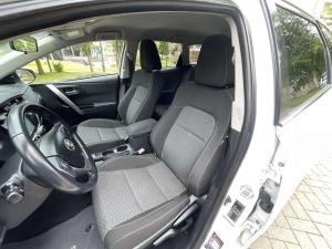 White Toyota Auris 2014 in Siauliai, with an engine capacity of 1.80 L and mileage of 335 thousand km for 6650 €, photo 13 on AUTOMOTO.COM.LV