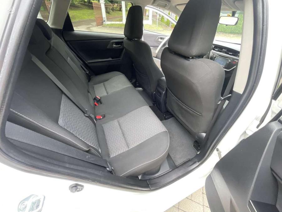 White Toyota Auris 2014 in Siauliai, with an engine capacity of 1.80 L and mileage of 335 thousand km for 6650 €, photo 14 on AUTOMOTO.COM.LV