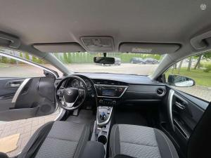 White Toyota Auris 2014 in Siauliai, with an engine capacity of 1.80 L and mileage of 335 thousand km for 6650 €, photo 15 on AUTOMOTO.COM.LV