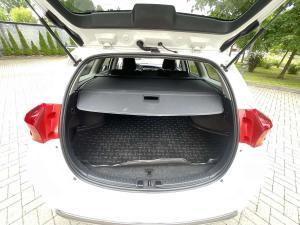 White Toyota Auris 2014 in Siauliai, with an engine capacity of 1.80 L and mileage of 335 thousand km for 6650 €, photo 22 on AUTOMOTO.COM.LV