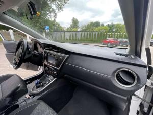 White Toyota Auris 2014 in Siauliai, with an engine capacity of 1.80 L and mileage of 335 thousand km for 6650 €, photo 26 on AUTOMOTO.COM.LV