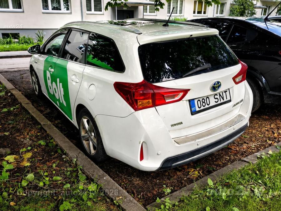 Balts Toyota Auris 2014 Tallina, ar dzinēja tilpumu 1.80 L un nobraukumu 225 tūkst. km par 5330 €, foto 4 vietnē AUTOMOTO.COM.LV
