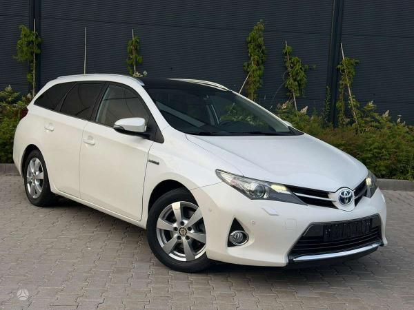 Balts Toyota Auris 2014 Viļņa, ar dzinēja tilpumu 1.80 L un nobraukumu 220 tūkst. km par 7999 €, foto 1 vietnē AUTOMOTO.COM.LV