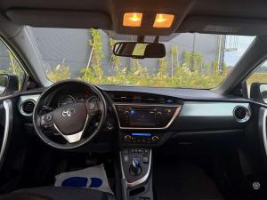 White Toyota Auris 2014 in Vilnius, with an engine capacity of 1.80 L and mileage of 220 thousand km for 7999 €, photo 11 on AUTOMOTO.COM.LV