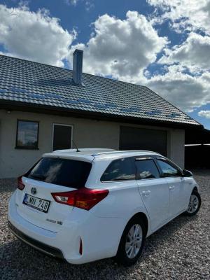 White Toyota Auris 2014 in Alytus, with an engine capacity of 1.80 L and mileage of 255 thousand km for 8000 €, photo 5 on AUTOMOTO.COM.LV