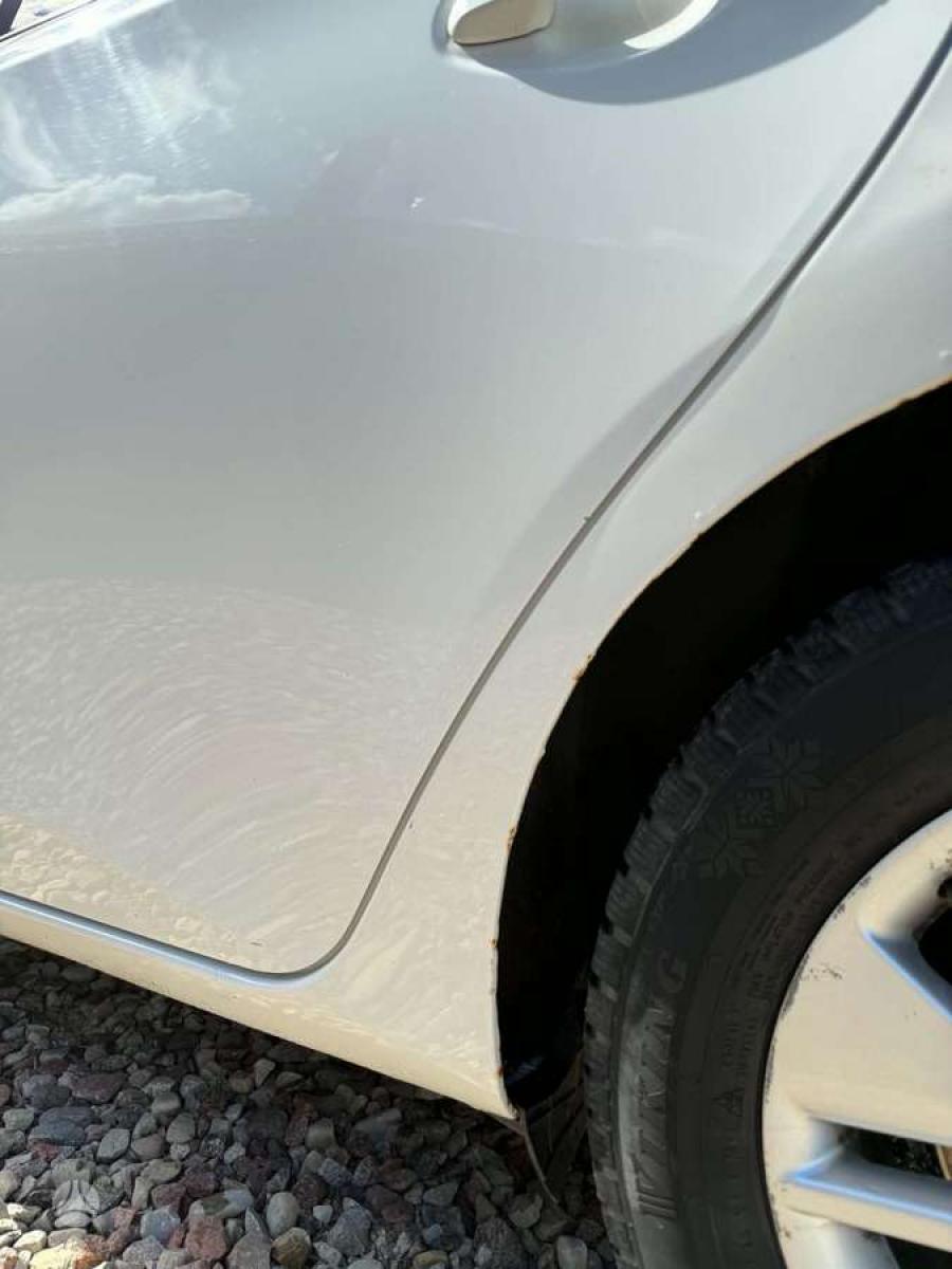 White Toyota Auris 2014 in Alytus, with an engine capacity of 1.80 L and mileage of 255 thousand km for 8000 €, photo 7 on AUTOMOTO.COM.LV