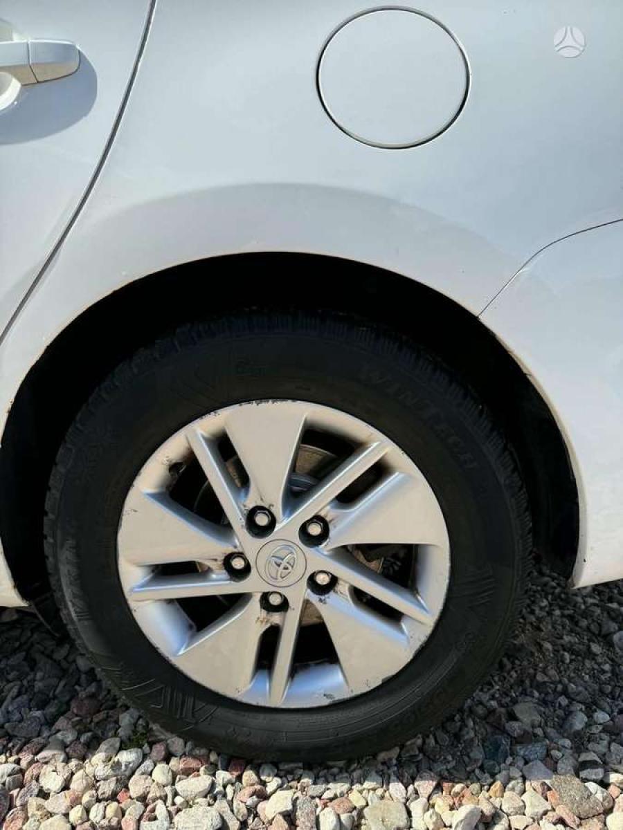 White Toyota Auris 2014 in Alytus, with an engine capacity of 1.80 L and mileage of 255 thousand km for 8000 €, photo 8 on AUTOMOTO.COM.LV