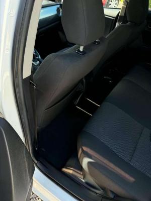 White Toyota Auris 2014 in Alytus, with an engine capacity of 1.80 L and mileage of 255 thousand km for 8000 €, photo 12 on AUTOMOTO.COM.LV