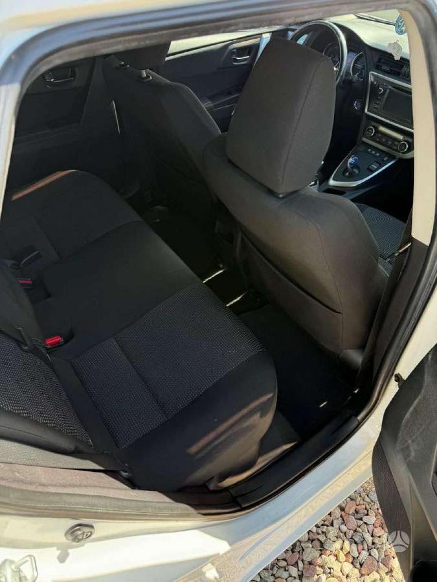 White Toyota Auris 2014 in Alytus, with an engine capacity of 1.80 L and mileage of 255 thousand km for 8000 €, photo 14 on AUTOMOTO.COM.LV