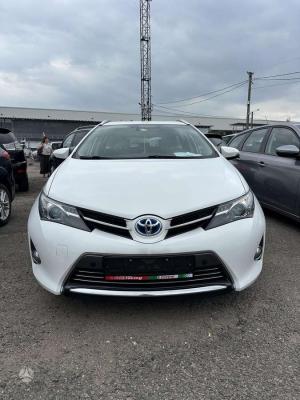 Balts Toyota Auris 2014 Kauņa, ar dzinēja tilpumu 1.80 L un nobraukumu 237 tūkst. km par 7500 €, foto  vietnē AUTOMOTO.COM.LV