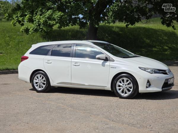 Balts Toyota Auris 2014 Kauņa, ar dzinēja tilpumu 1.80 L un nobraukumu 300 tūkst. km par 7700 €, foto 2 vietnē AUTOMOTO.COM.LV