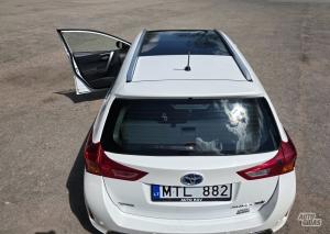 White Toyota Auris 2014 in Kaunas, with an engine capacity of 1.80 L and mileage of 300 thousand km for 7700 €, photo 6 on AUTOMOTO.COM.LV