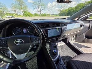 White Toyota Auris 2014 in Kaunas, with an engine capacity of 1.80 L and mileage of 300 thousand km for 7700 €, photo 8 on AUTOMOTO.COM.LV
