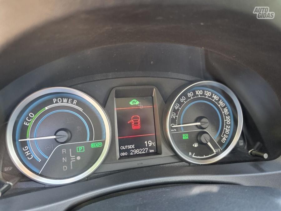 White Toyota Auris 2014 in Kaunas, with an engine capacity of 1.80 L and mileage of 300 thousand km for 7700 €, photo 12 on AUTOMOTO.COM.LV