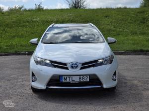White Toyota Auris 2014 in Kaunas, with an engine capacity of 1.80 L and mileage of 300 thousand km for 7700 €, photo  on AUTOMOTO.COM.LV